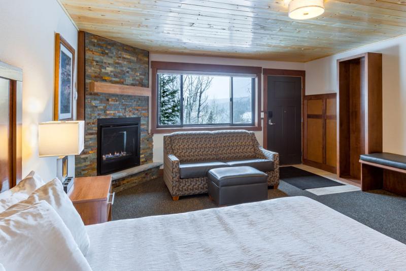 Trailside Fireplace Studio | Eagle Ridge Resort